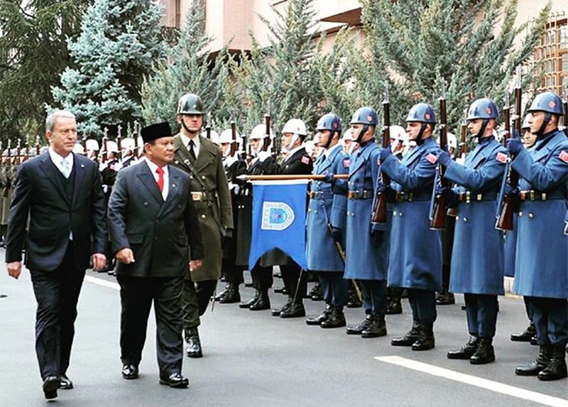 Prabowo Subianto Gagah dan Berwibawa Jalan Bareng Menhan Turki - GenPI.co Prabowo Subianto Gagah dan Berwibawa Jalan Bareng Menhan Turki - GenPI.co